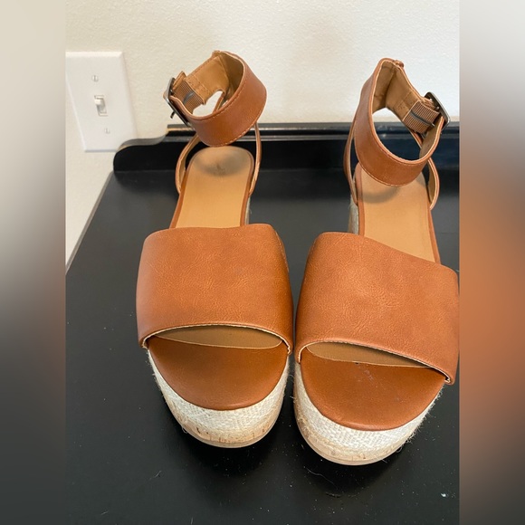 Universal Thread | Shoes | Universal Thread Platform Sandal Size 8 ...